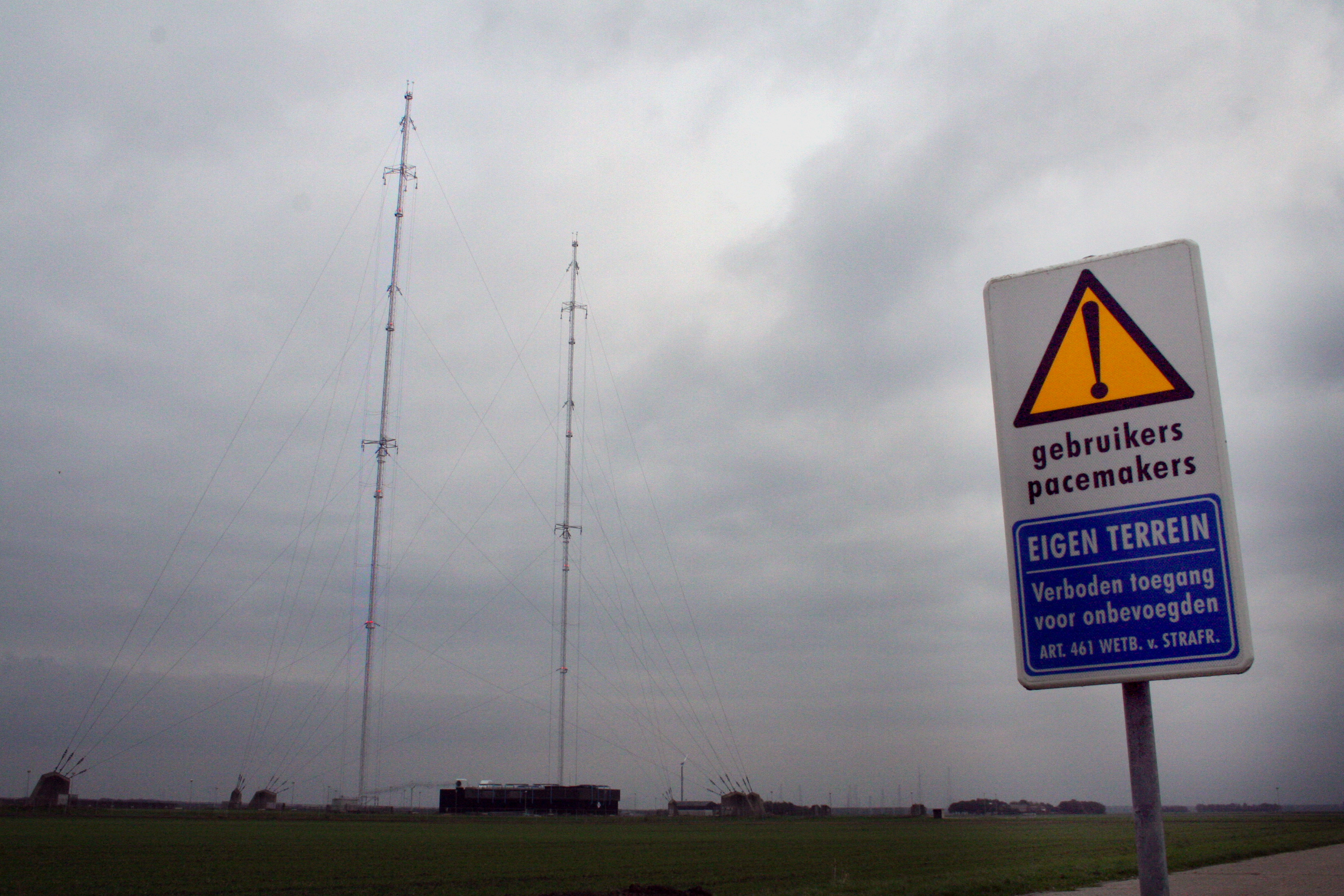 En dáár gaan de laatste middengolf-masten - Over radiojingles en radiotunes