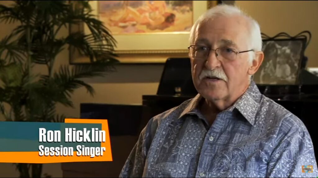 Ron Hicklin te zien op (redelijk) recente video - Over radiojingles en ...